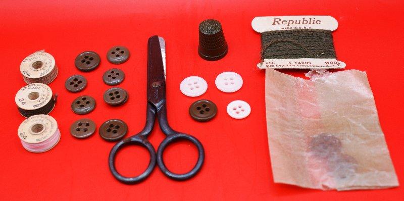 Raids Militaria | US WW2 Military Sewing Kit